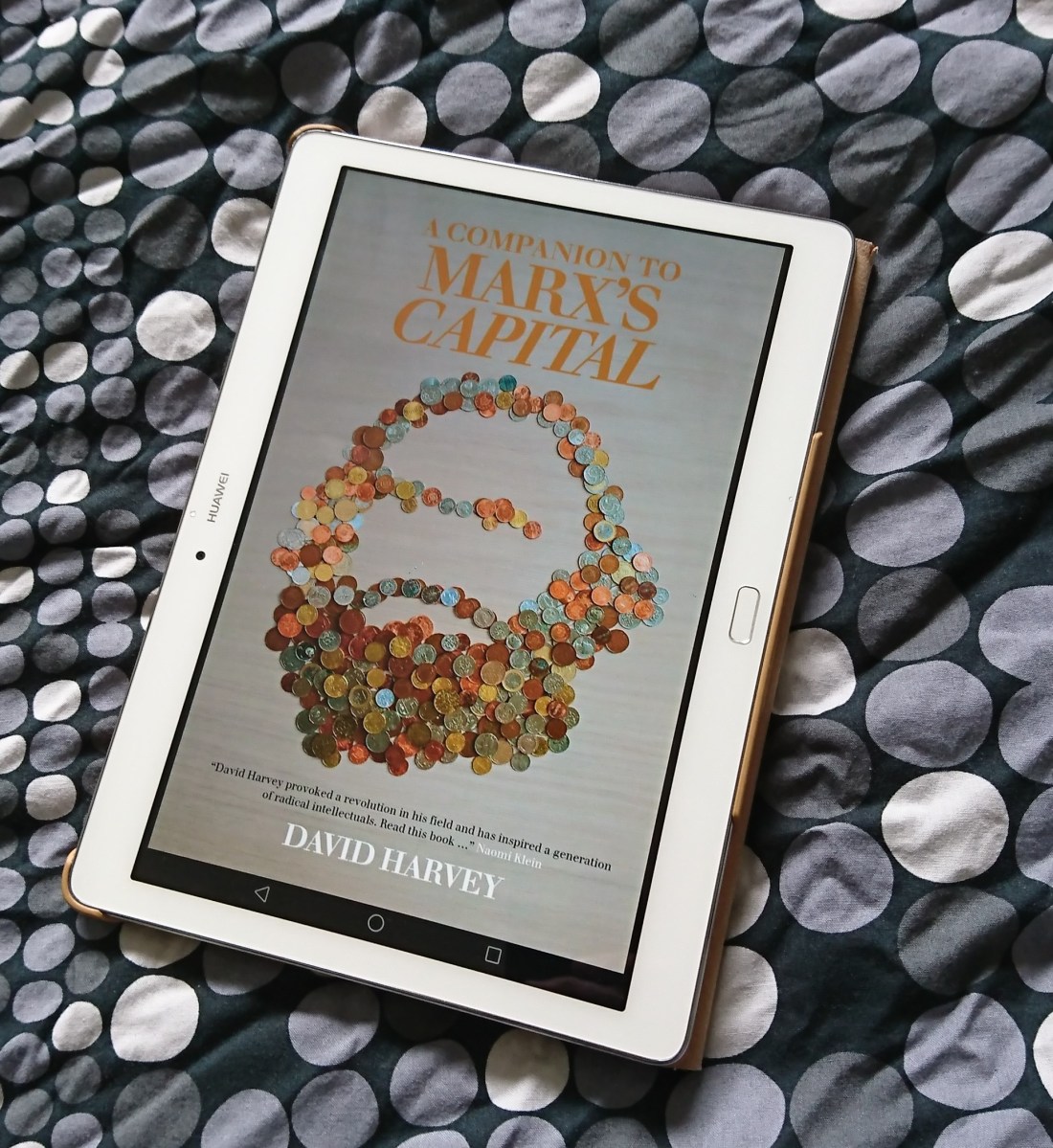 Käsikirja Marxin Pääomalle – Sami Eerola ja spektaakkeliyhteiskunta